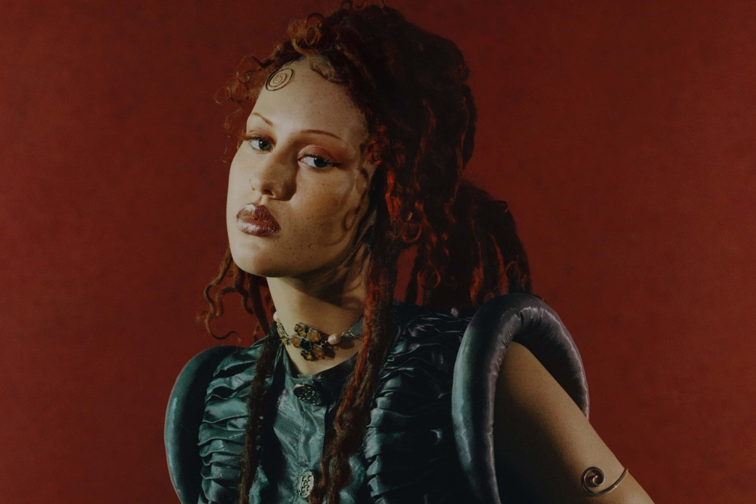 Absolutely talks touring with her sister RAYE and letting her ...
