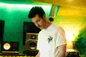 Bastille's Dan Smith shares first part of new project '&' • News • DIY ...